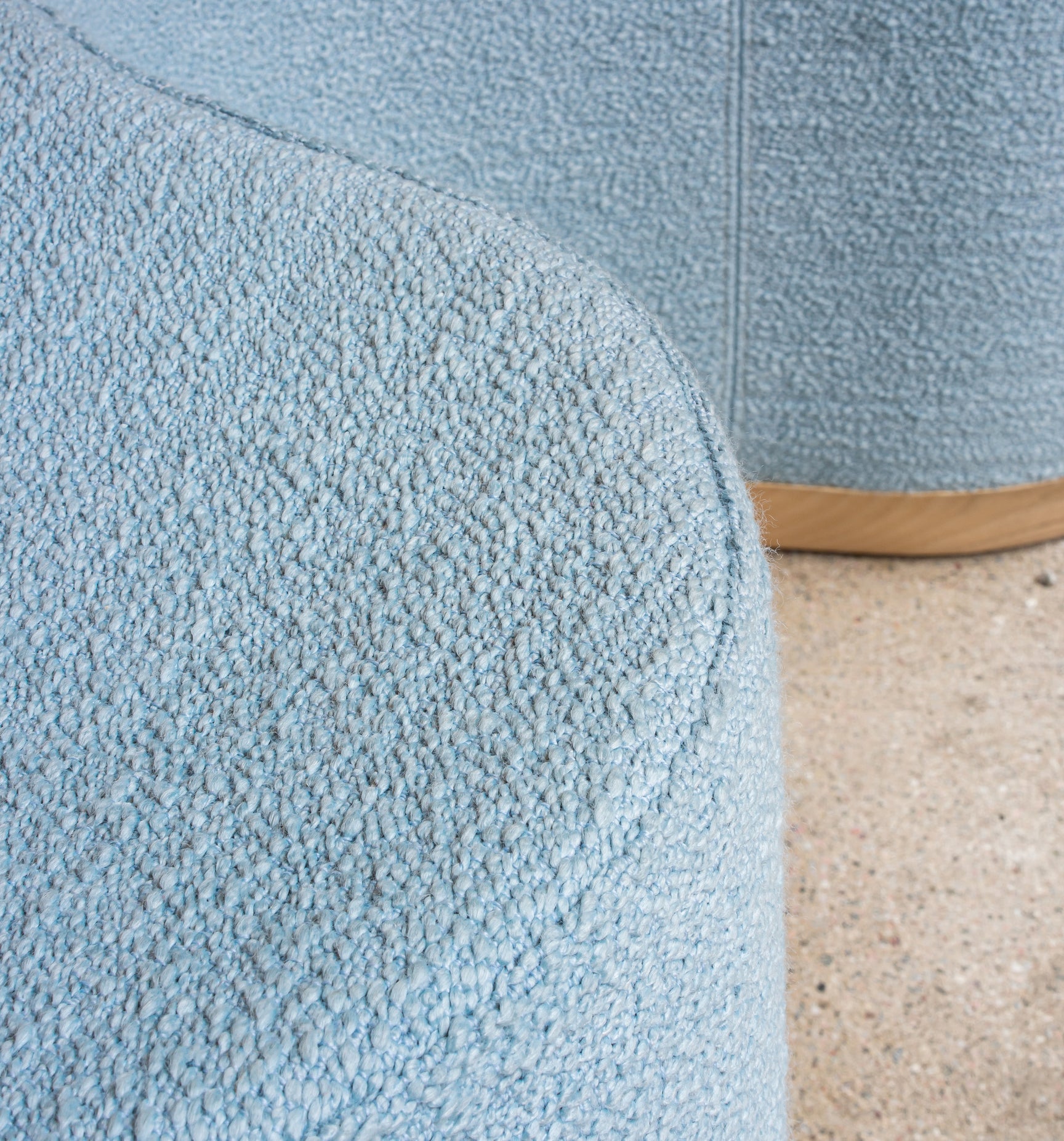 Curved Pouf – Note Editions
